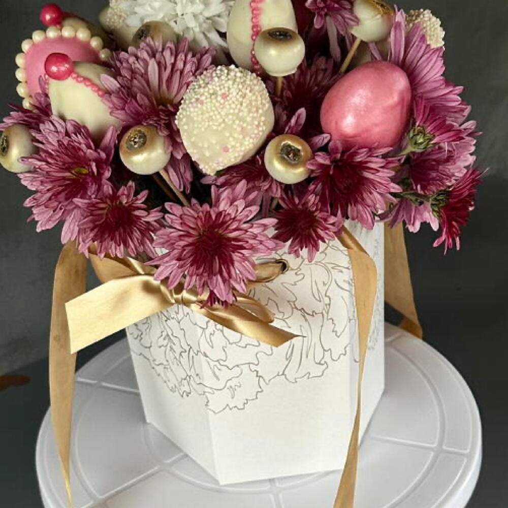 Композиция «С днём рождения», Съедобные букеты в Бобруйске, купить по цене 95 BYN, Букеты из ...