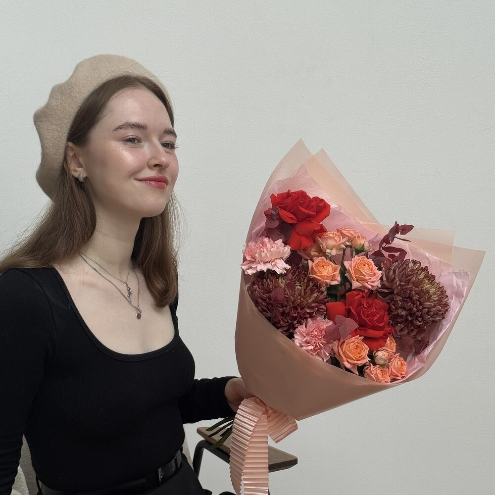 Авторский букет с французской розой и хризантемой Бигуди FM900, Цветы в ...