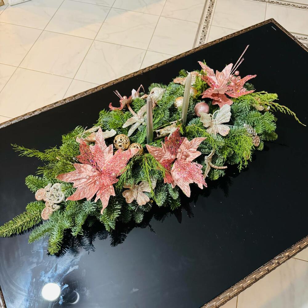 Хвойная композиция из живой ели нобилис на стол, Товары для праздника в ...