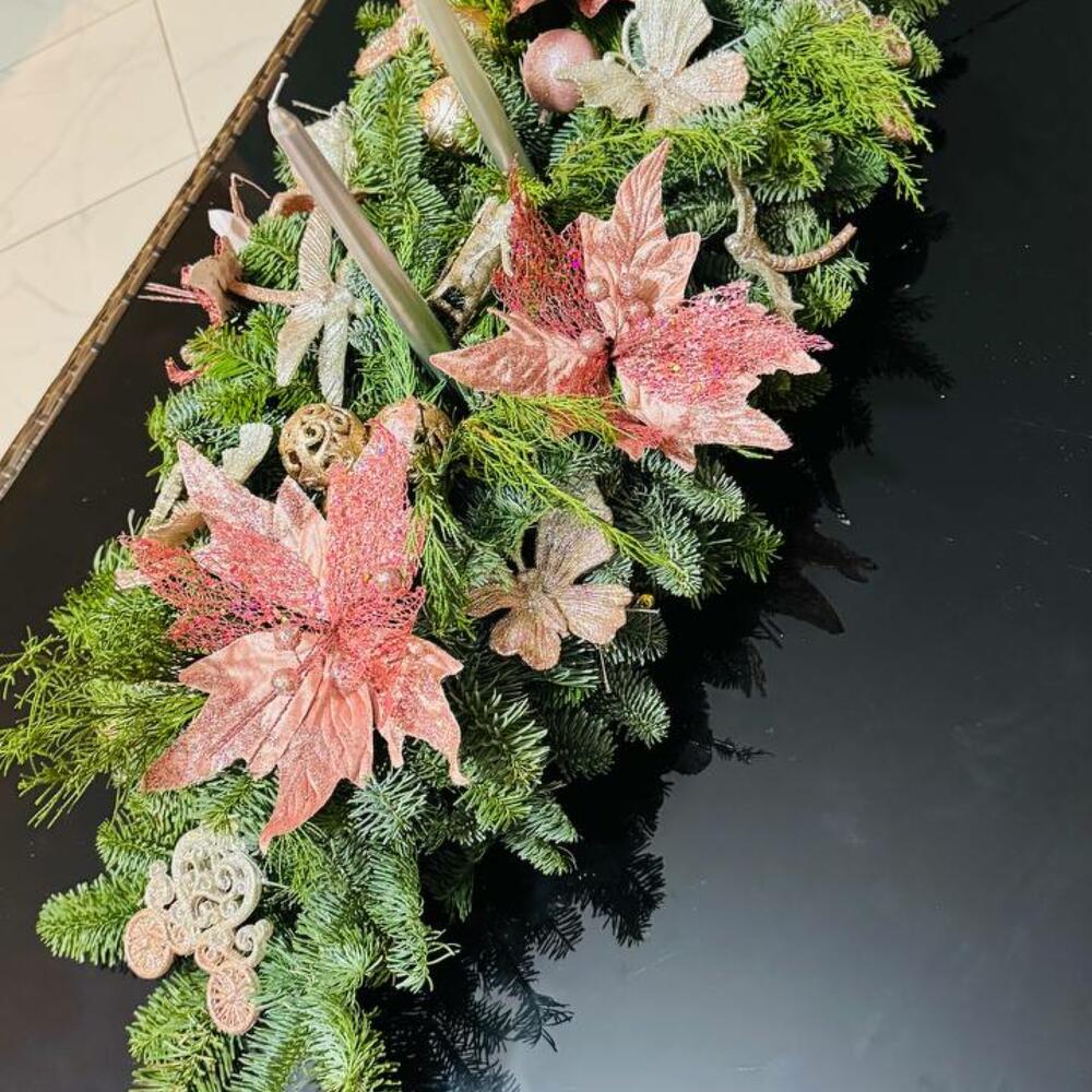 Хвойная композиция из живой ели нобилис на стол, Товары для праздника в ...