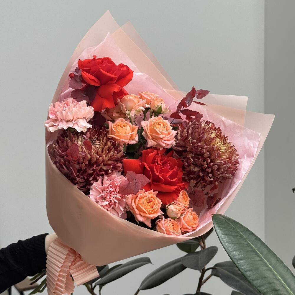 Авторский букет с французской розой и хризантемой Бигуди FM900, Цветы в ...