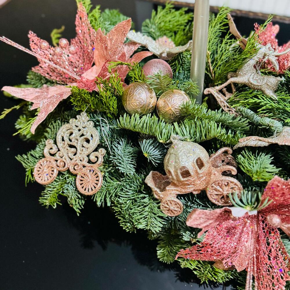 Хвойная композиция из живой ели нобилис на стол, Товары для праздника в ...