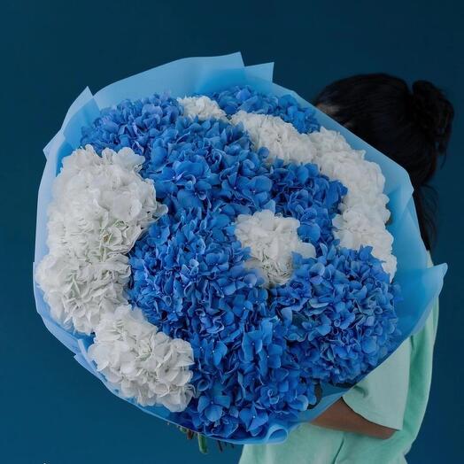 Blue and white hydrangeas, Flowers & Gifts Dubai, buy at a price of ...