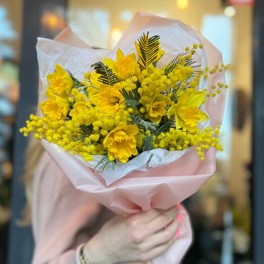 Букет с ароматной мимозой и нарциссами, Flowers & Gifts Saint ...